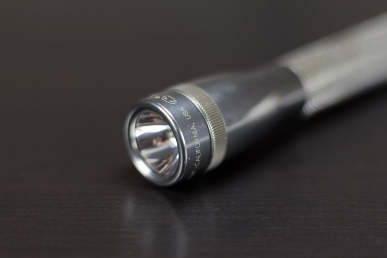 Turn on Flashlight - How To Open Your Phone's Flashlight Quickly - Tech ...