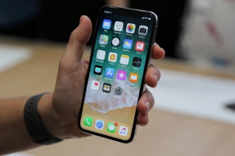 How To Move Icons, Adjust Apps And Create Folders On iPhone XS, iPhone ...