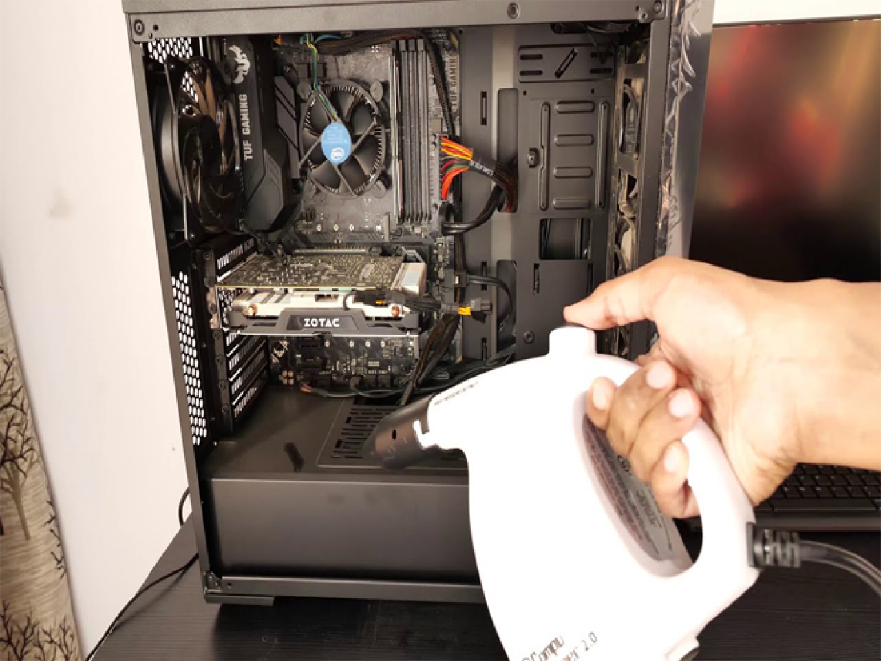 Why Is My Computer’s Fan so Loud? - Tech Junkie