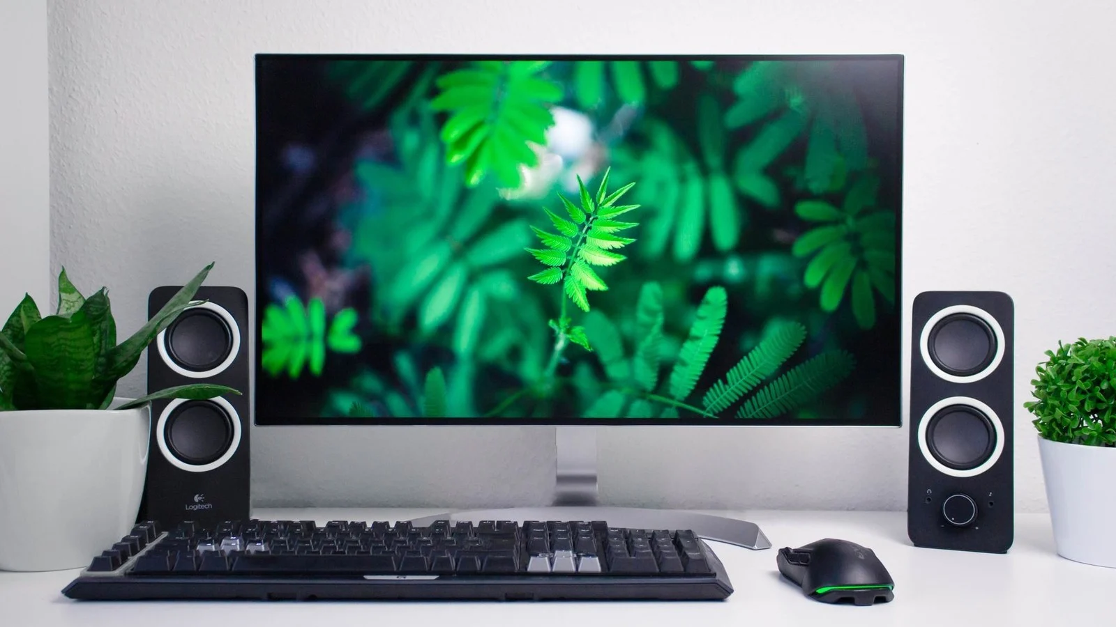 The Best Monitor With Speakers 2022 - Tech Junkie