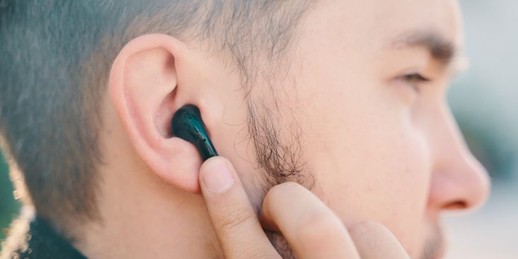 What is the Button on the Airpods Case For? - Tech Junkie