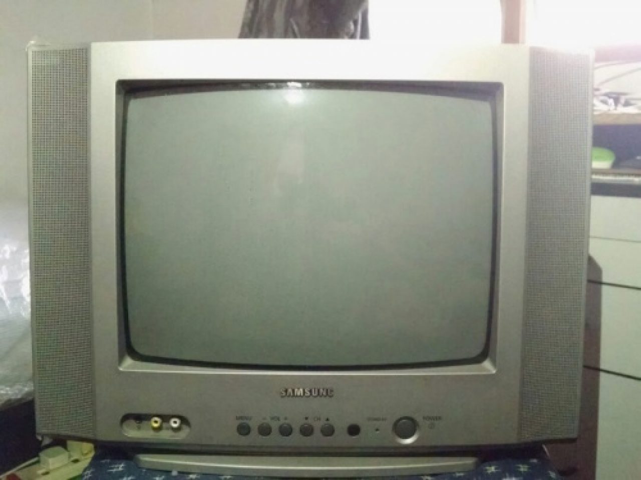 How to Properly Clean Your TV Screen - Tech Junkie