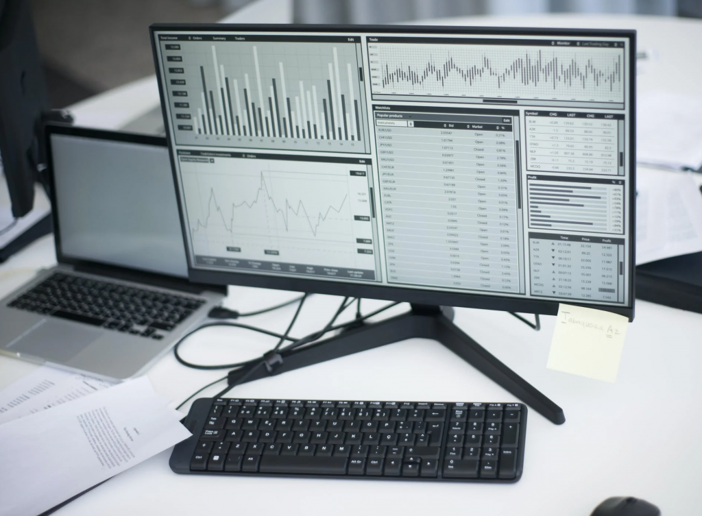 The Best Monitors for the MacBook Pro - Tech Junkie